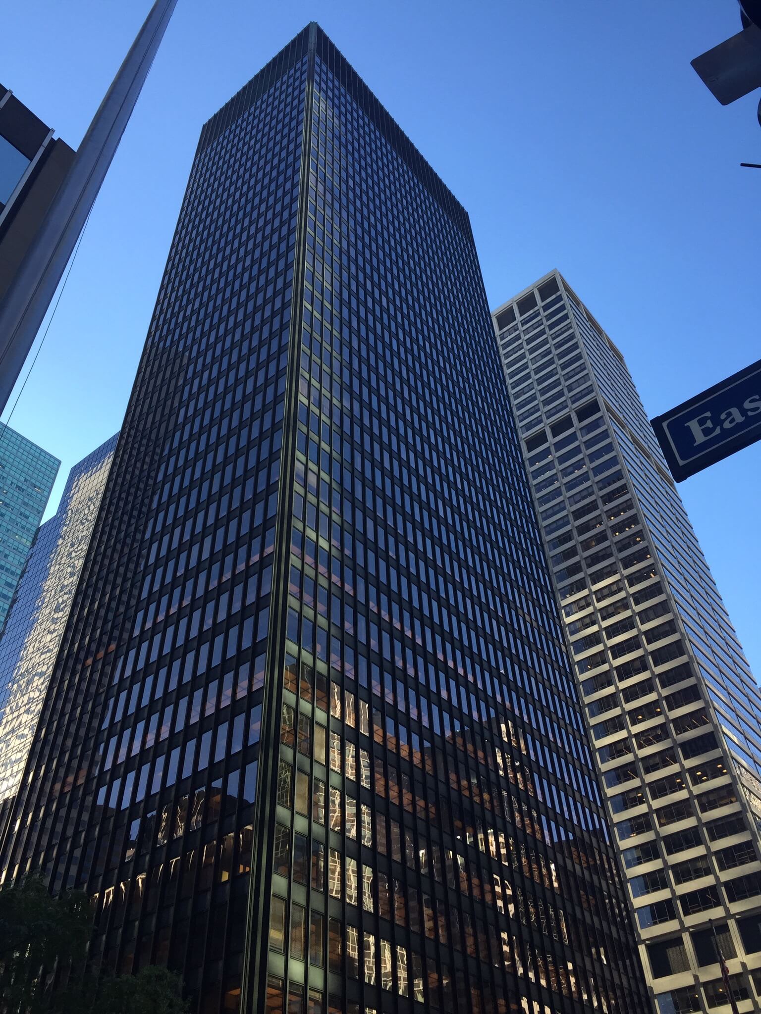 The Seagram Building Hedge Fund Office Spaces Hedge Fund Office Spaces the-seagram-building-hedge-fund-office-spaces-hedge-fund-office-spaces